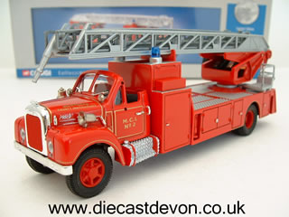 Corgi 53001 Milwaukee Mack B Series Rear Mount Fire Engine - Diecast ...